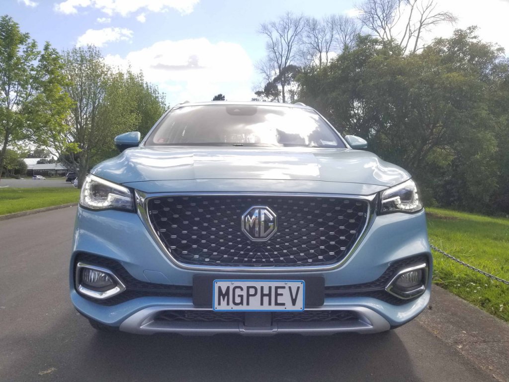 MG HS Plug-In Hybrid 2021 Car Review