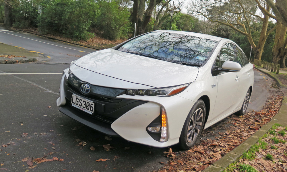 Toyota Prius 2018 Car Review