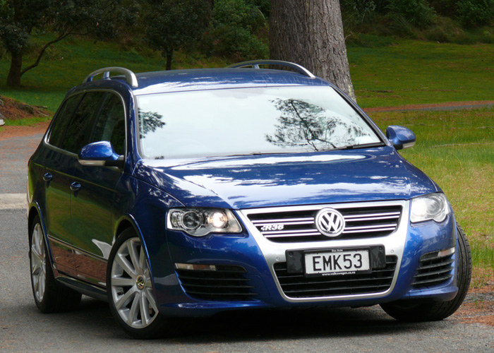 Volkswagen R36 Passat / R50 Touareg 2008 car review